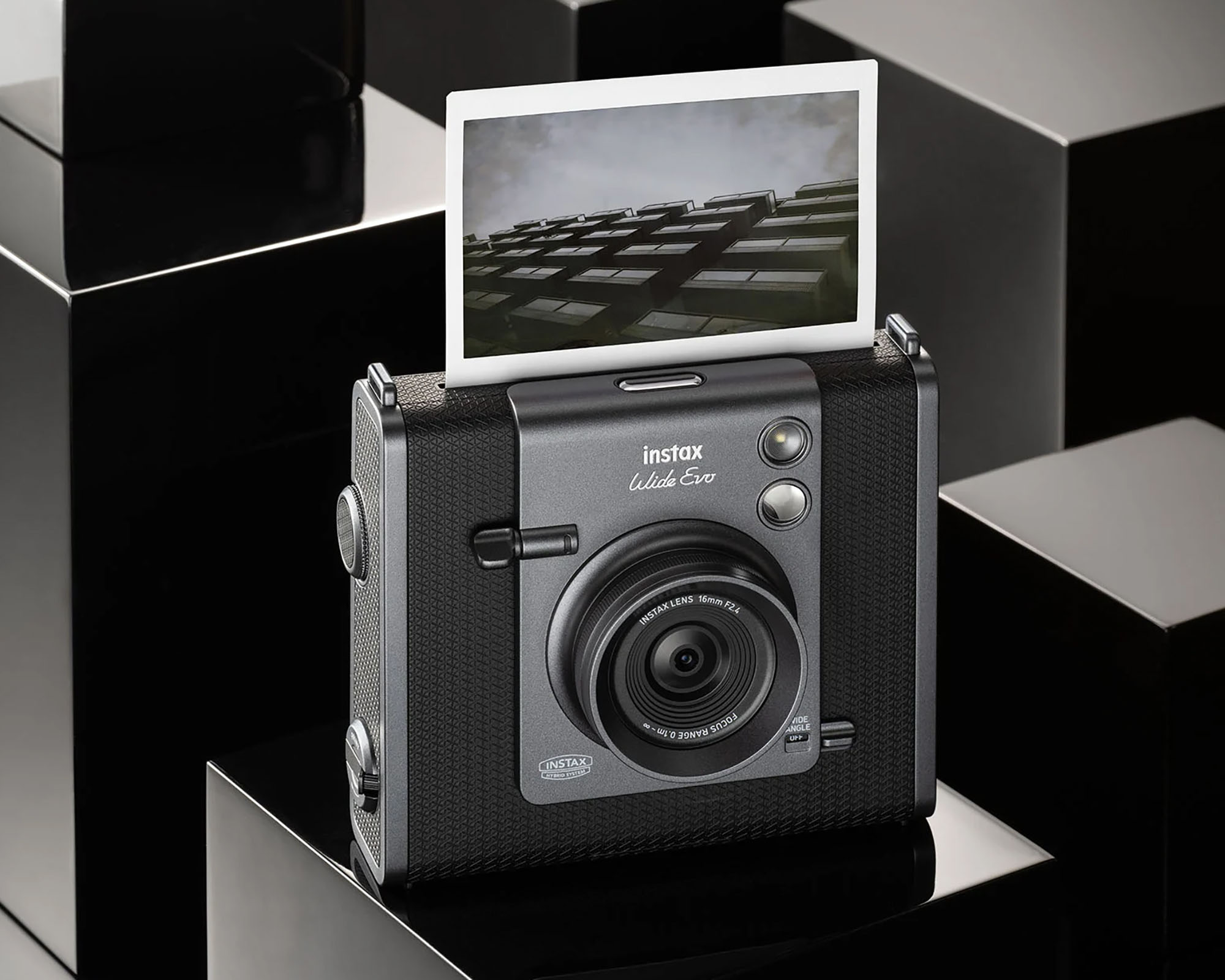 Instax Wide Evo, la nueva instantánea híbrida de Fujifilm se presenta como su modelo más premium ...