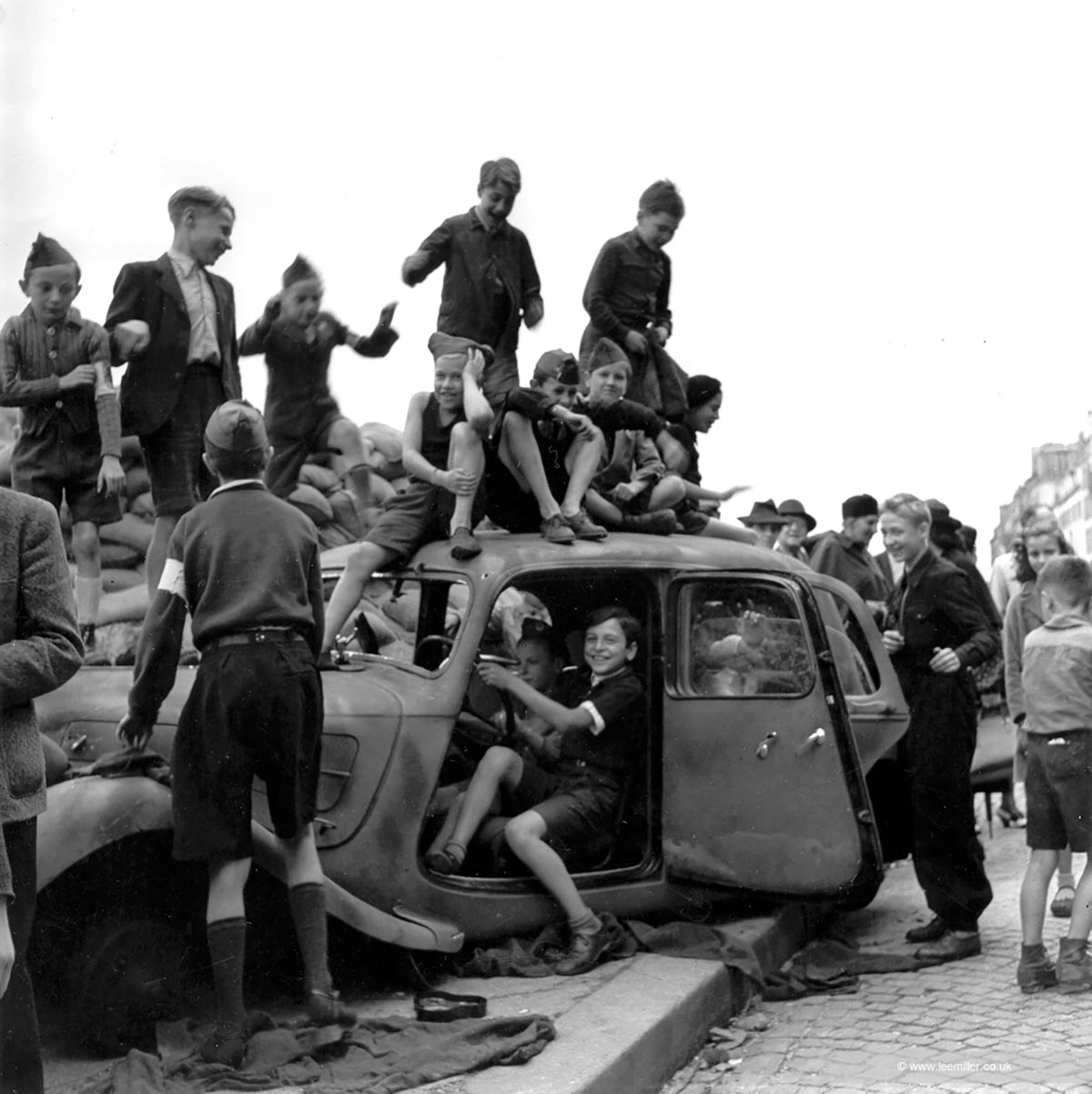 Lee Miller y sus crónicas de guerra: más allá de la amante de Man Ray y ...